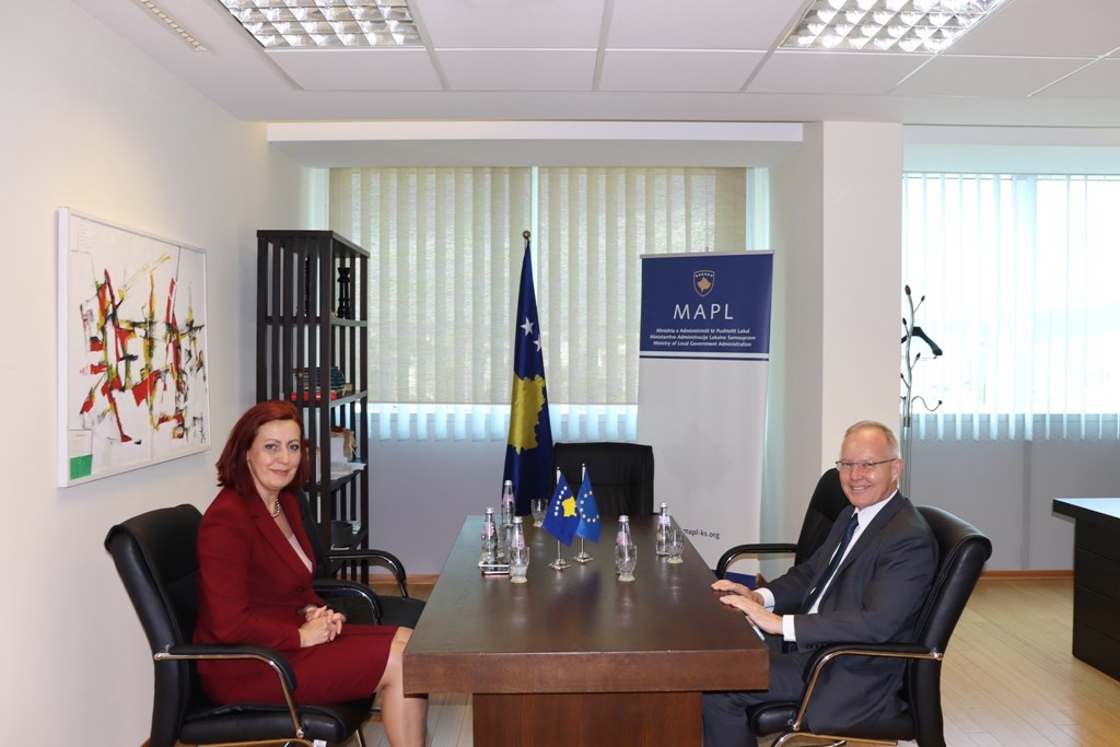 MINISTER EMILIJA REDŽEPI HOSTED IN A MEETING MR. JAN BRAATHU ...