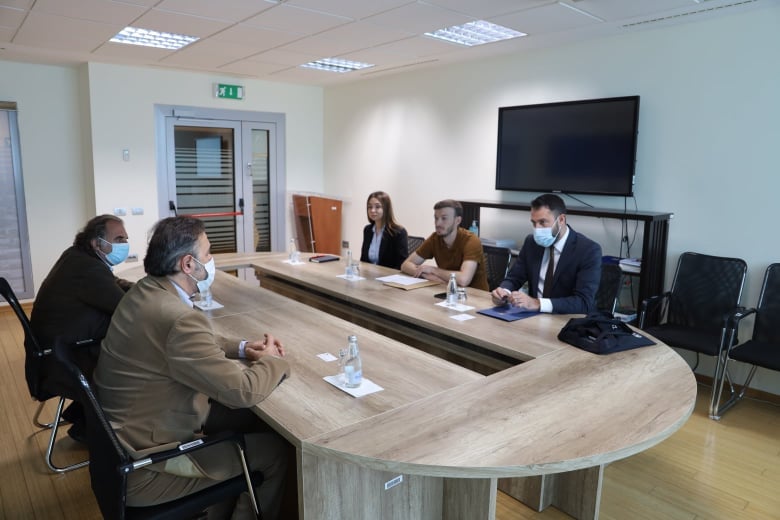 Minister Krasniqi hosted in a meeting the Head of the UNHCR Mission in ...